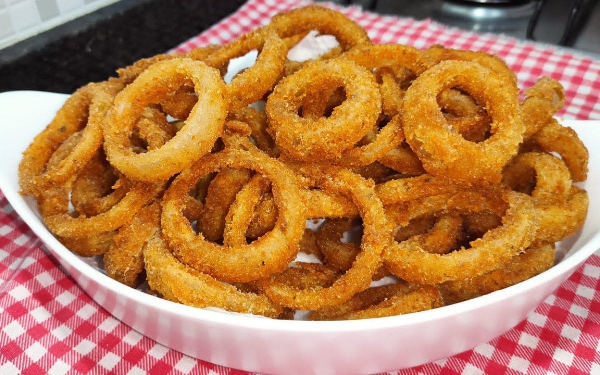Anel de Cebola Crocante e Delicioso Pronto em Poucos Minutos