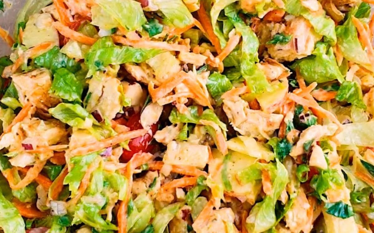 Salada com Frango Fácil, Deliciosa e Super Saudável