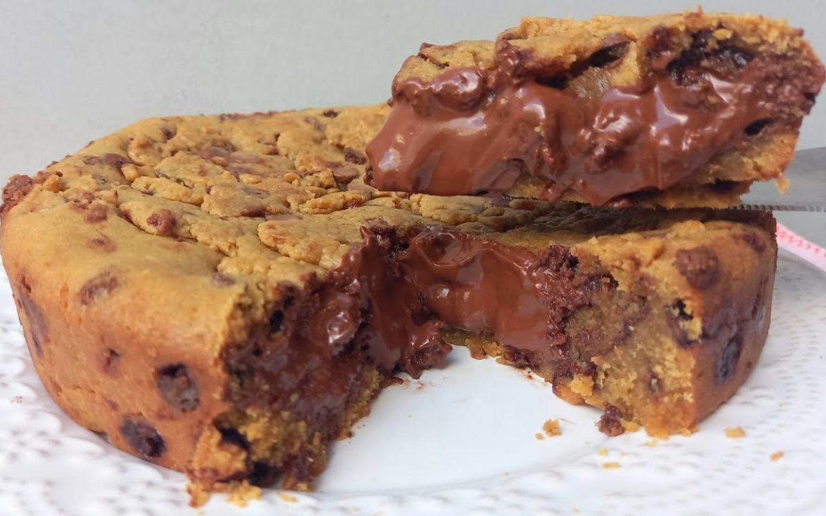 Torta Cookie Recheada Com Chocolate Super Deliciosa e Fácil de Fazer