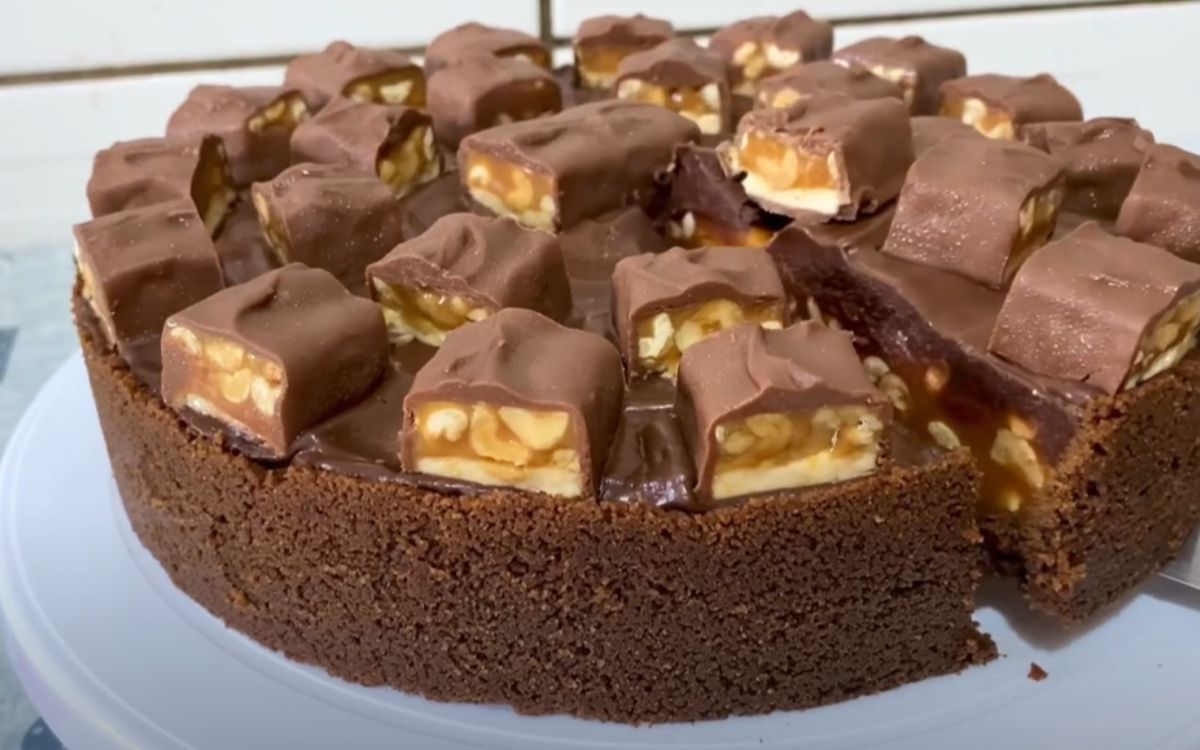 Torta Snickers Com Caramelo Super Deliciosa e Fácil de Fazer